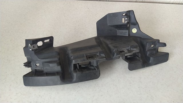 7P6807723 VAG кронштейн крепления противотуманной фары левой