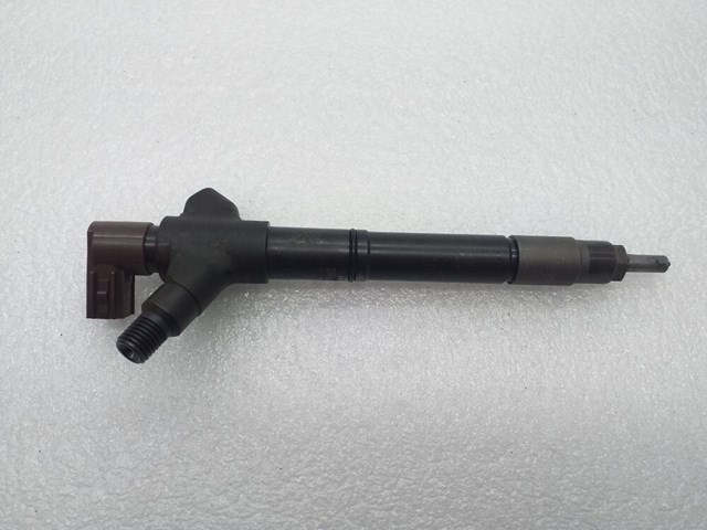 2367029126 Toyota форсунка впрыска топлива
