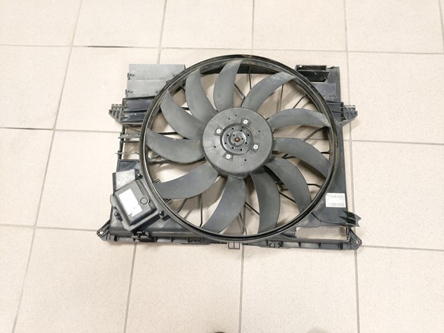 1645000393 Mercedes диффузор радиатора охлаждения, в сборе с мотором и