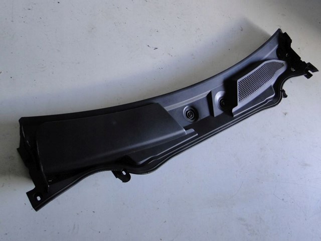 A1768300013 Mercedes накладка водостока