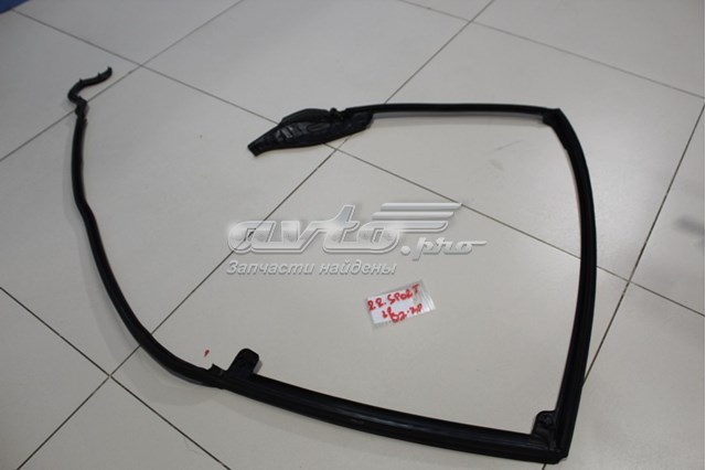 LR088955 Land Rover перед. и задн. уплотнитель двери