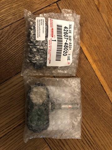 4260748020 Toyota датчик давления воздуха в шинах