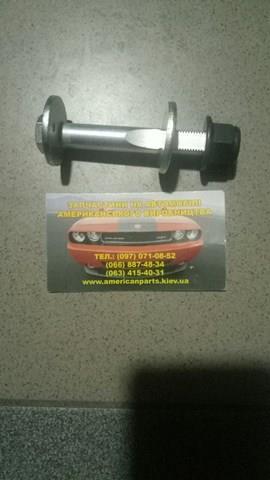 6510186AA Chrysler болт крепления заднего нижнего рычага