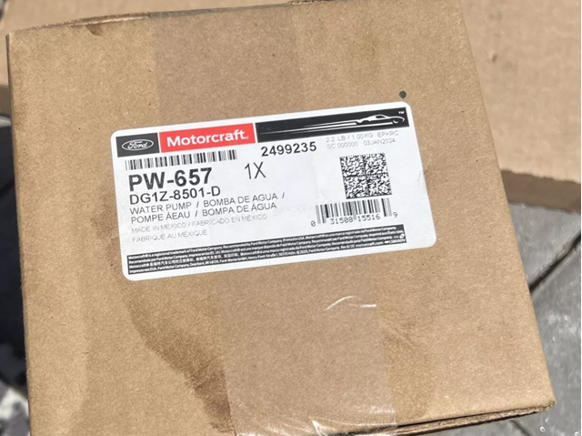 DG1Z8501D Ford помпа