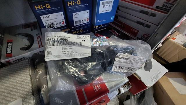 865132W000 Hyundai/Kia кронштейн бампера переднего внешний левый