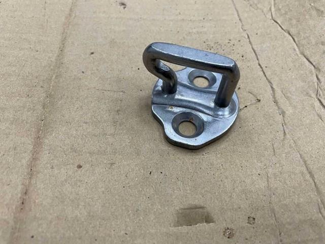 51217446788 BMW Петля-зацеп (ответная часть) замка двери задней