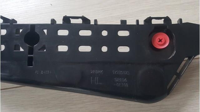521560E100 Toyota кронштейн бампера заднего левый