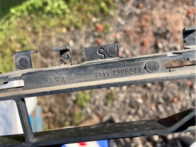 51117385277 BMW решетка бампера переднего левая