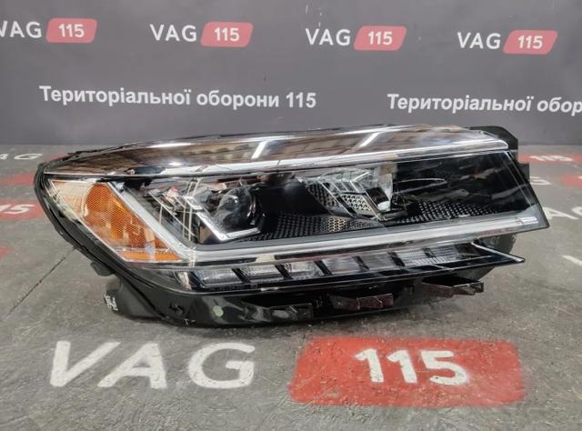 561941036B VAG Фара правая