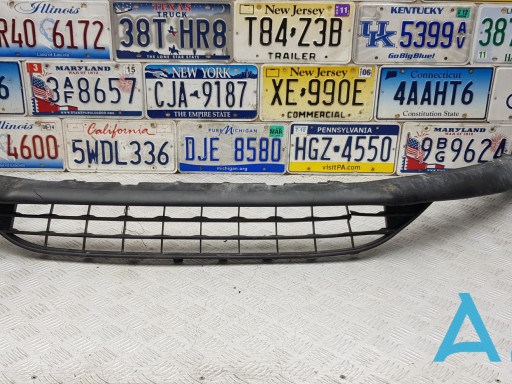 F1EZ17626A Ford решетка бампера переднего центральная