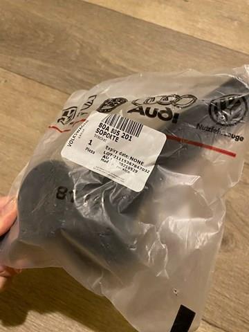 80A805201 VAG кронштейн (подушка крепления радиатора нижний)