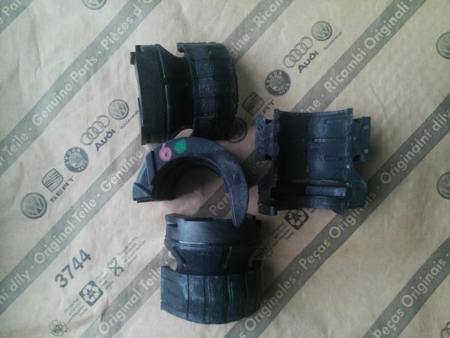 7L8411313B VAG втулка переднего стабилизатора