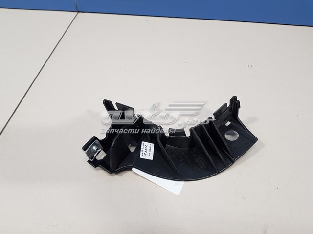 LR002151 Land Rover кронштейн крепления бампера