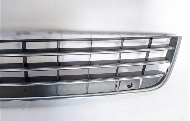 7P6853671E VAG решетка бампера переднего центральная