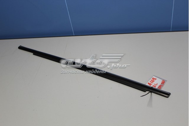 A1697351565 Mercedes уплотнитель стекла двери