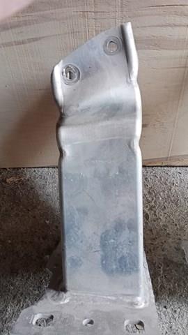 8W0807133A VAG кронштейн усилителя бампера слева