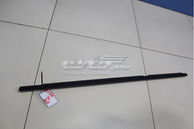 A1646905580 Mercedes молдинг опускного стекла двери задней левой