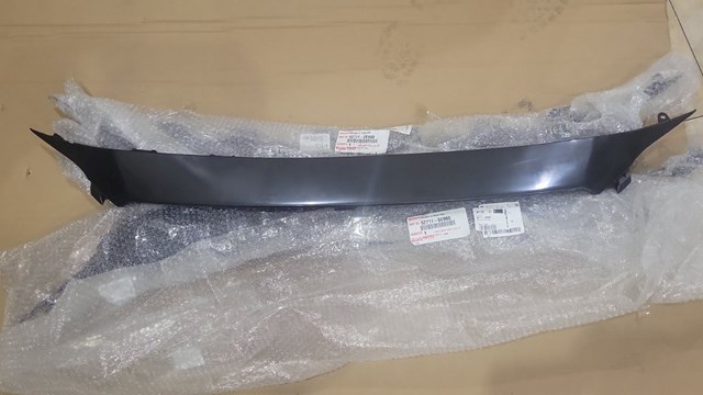 527110E900 Toyota накладка бампера переднего