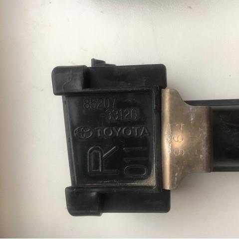 8520733120 Toyota держатель форсунки омывателя фары (подъемный цилиндр)