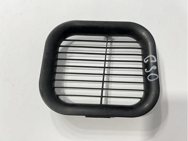 13717643298 BMW решетка воздухозаборника g30