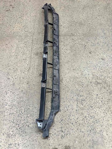 4M0807647B VAG решетка бампера переднего центральная