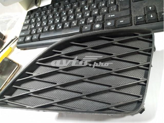 8148212060 Toyota заглушка (решетка противотуманных фар бампера переднего