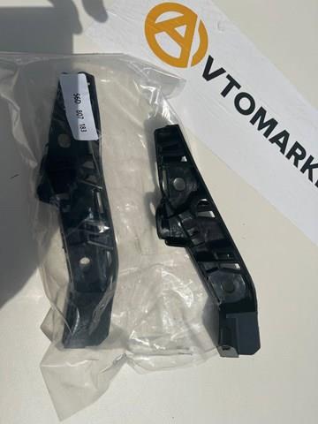 561807049 VAG кронштейн бампера переднего левый