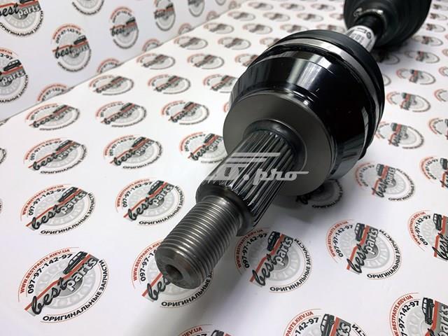 LR024758 Land Rover полуось (привод передняя левая)