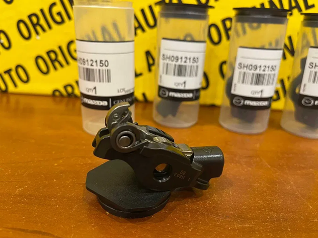 SH0112150A Mazda Коромысло клапана (рокер) выпускной