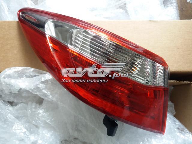 8156006640 Toyota фонарь задний левый внешний