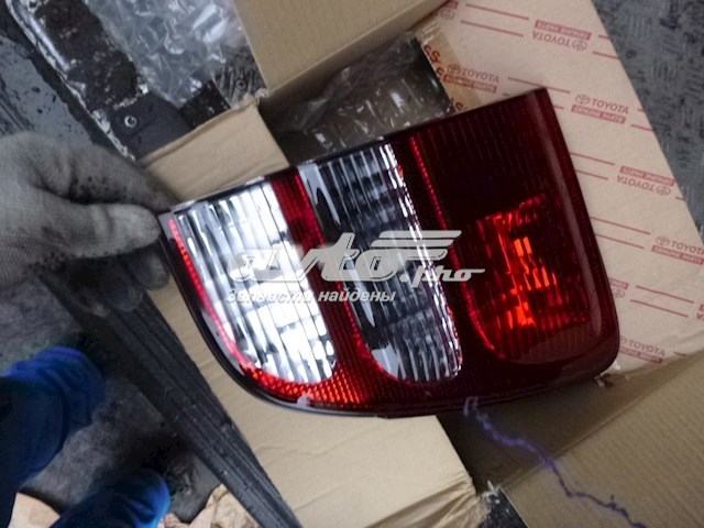 8158060070 Toyota фонарь задний правый внутренний