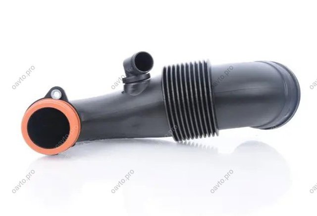13717638568 BMW Патрубок воздушный, выход воздушного фильтра