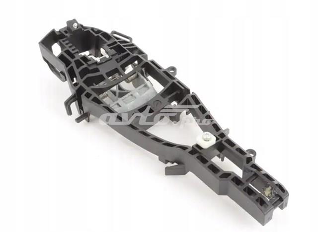 51217242568 BMW держатель наружной ручки двери передней правой