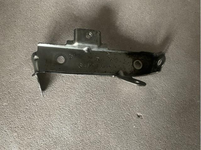 A6421410740 Mercedes кронштейн резонатора воздушного