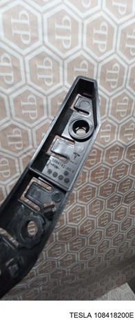 108418200E Tesla кронштейн бампера переднего внешний правый