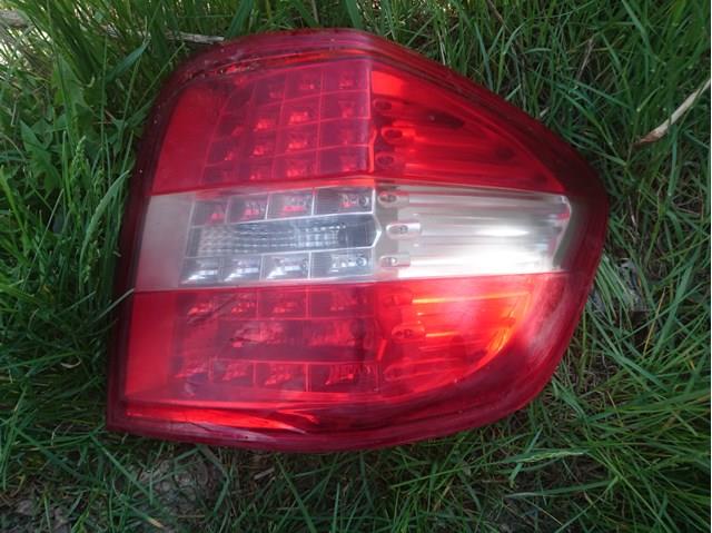 1649064300 Mercedes задний правый фонарь